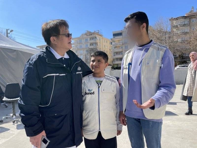 Selfless Giving Amidst Turmoil: David Yu's Journey of Documenting ...