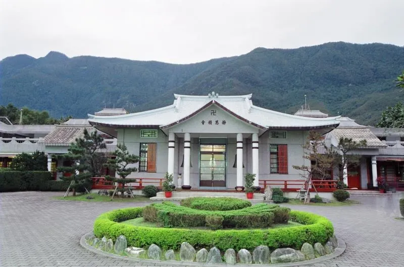 The Daily Practice of Compassion: A Legacy of Kindness at the Jing Si ...